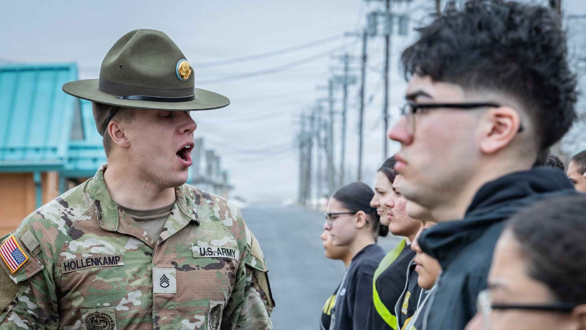U.S. Army Raises Maximum Enlistment Age to 42 Amid Recruiting Overhaul ...